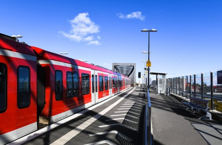 Pociąg przeszłości- Symbol Olsztyna i jego mieszkańców z roku 1945 ...